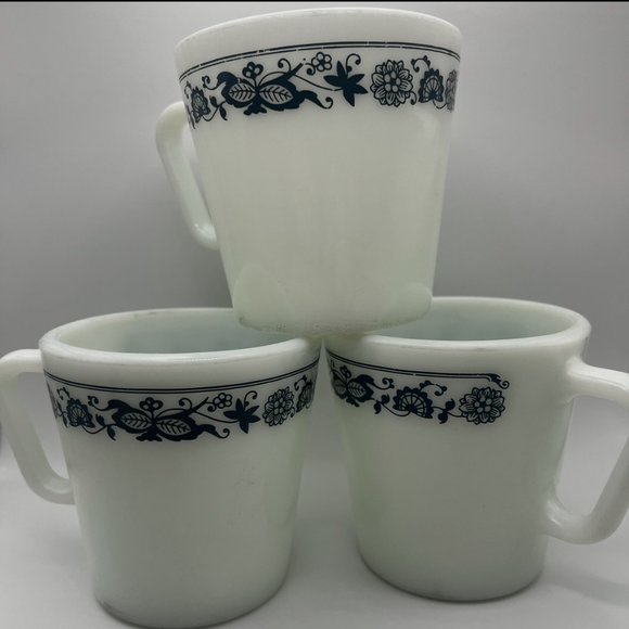 Pyrex | Kitchen | Pyrex Milk Glass 3 Vintage Old Town Blue Onion 41 ...